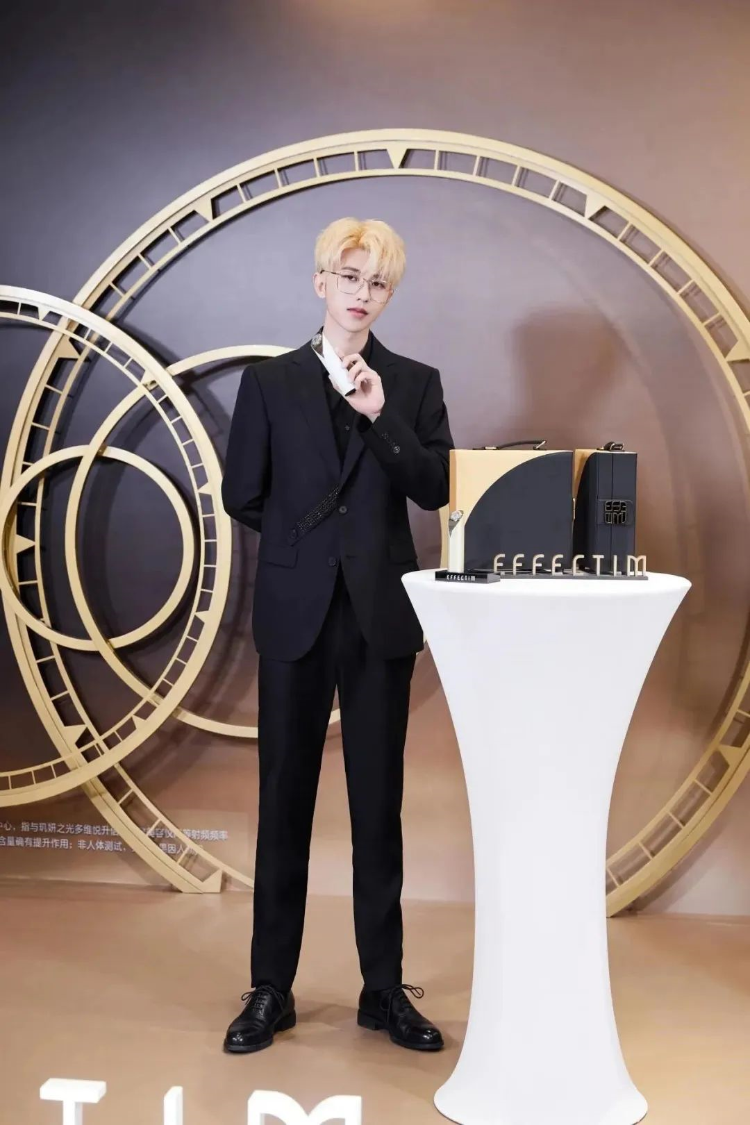 顶流之路 星光璀璨——EFFECTIM玑妍之光携品牌代言人蔡徐坤亮相武商MALL·武广-武商集团股份有限公司-武商集团[000501]